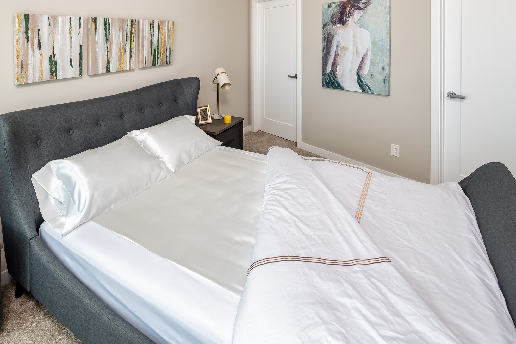 Elevate Your Bedding: Discover the Perfect Fitted Sheet Collection!